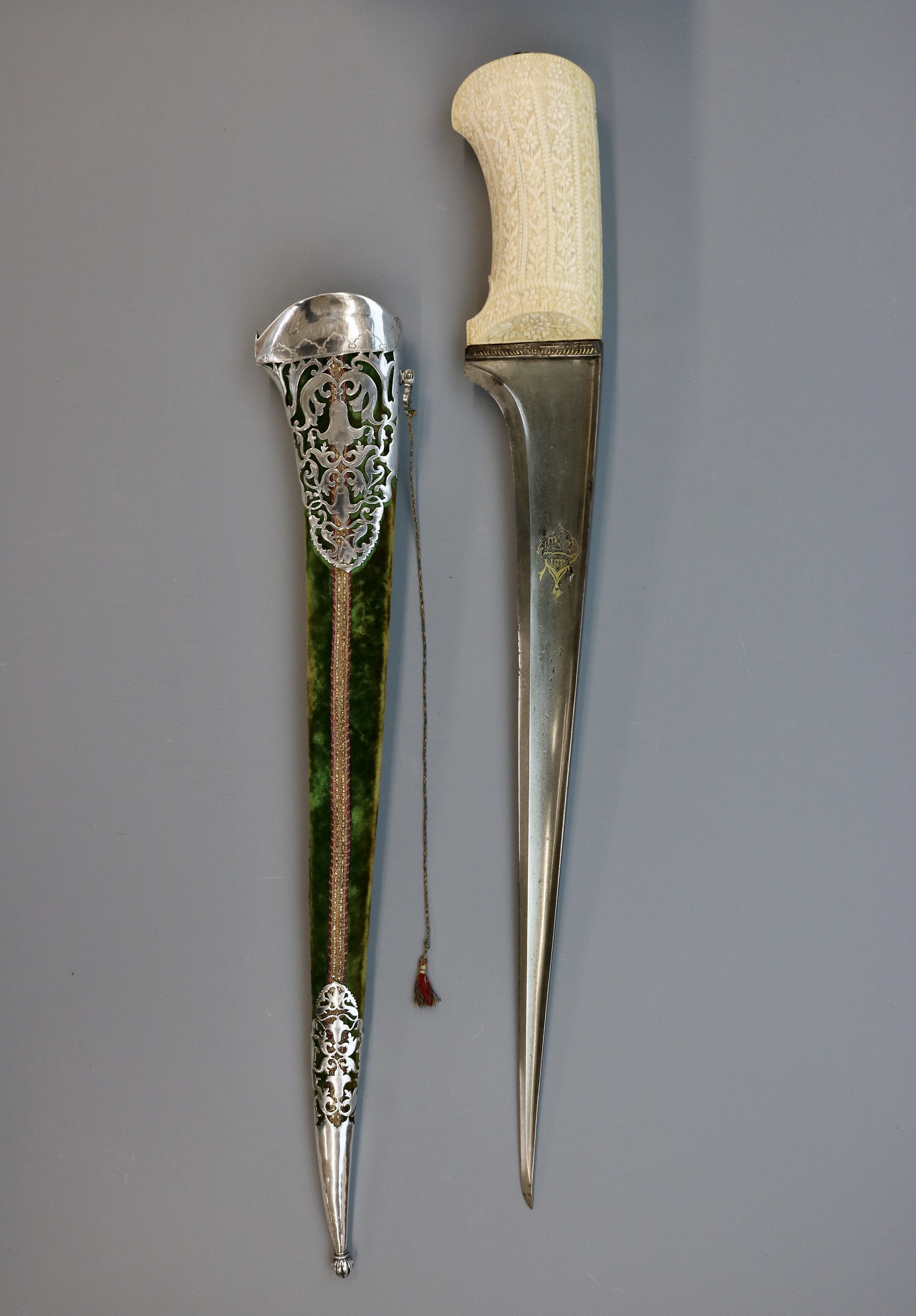 India - Dagger (pesh-kabz) and scabbard
